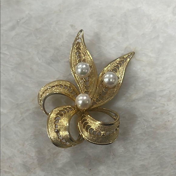 Jewelry | Ribbonlike Lacy Filigree Three Loop Bow With Three Faux ...